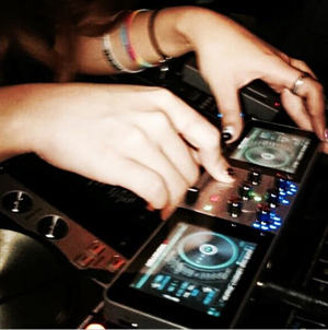 Monster GO DJ Portable Mixer Digital Turntable with LCD Touch Screen ...