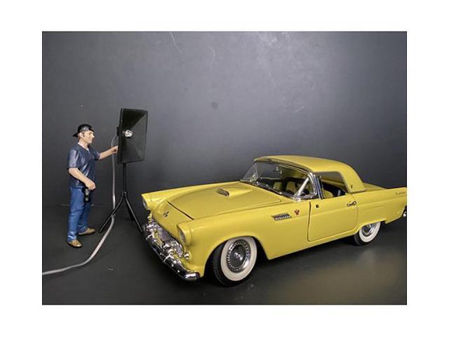 Click here for Weekend Car Show Figurine V for 1/24 Scale Models... prices