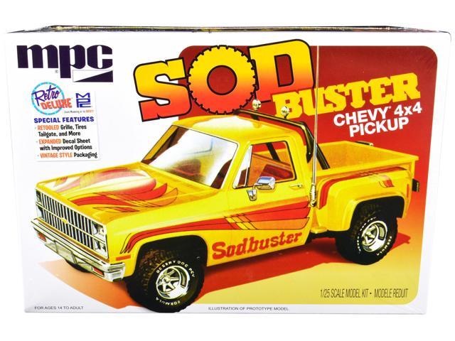 Click here for Skill 2 Model Kit 1981 Chevrolet 4x4 Stepside Pick... prices