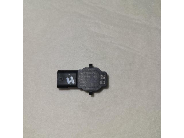 Click here for Parts# 66209826949 Front Center Reverse Sensor 1pc... prices