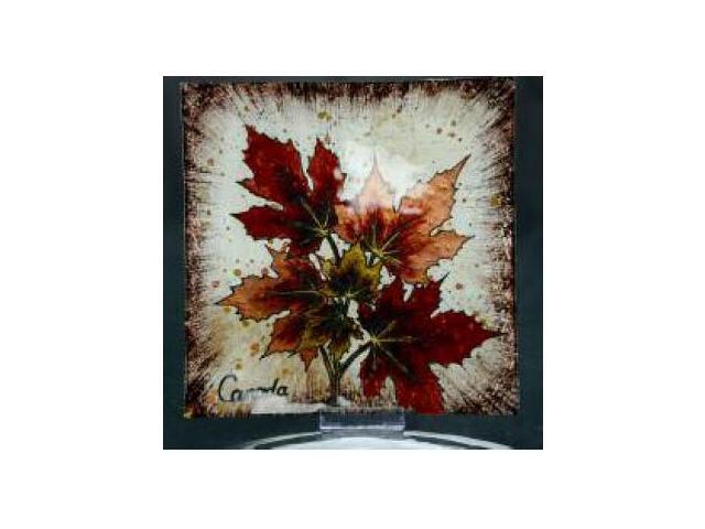 Click here for V25-262 - CANADA SOUVENIR SERVING TRAY MAPLE LEAF... prices
