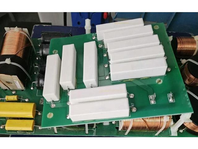 Click here for FOR EAW KF394 3 line Array Speaker Divider prices