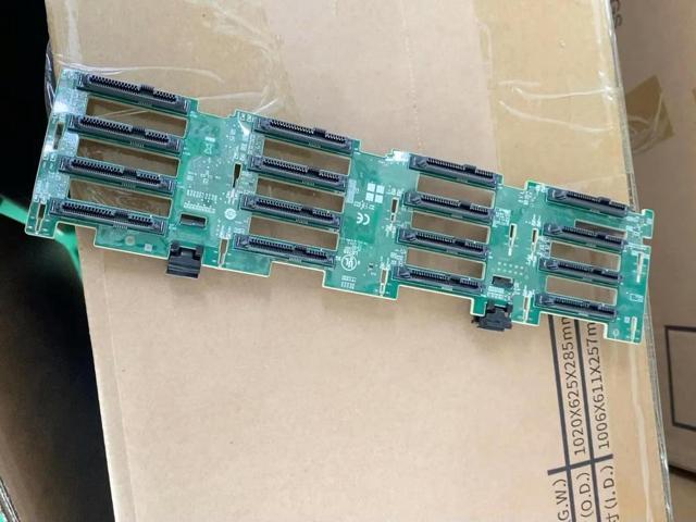 Click here for 00FC142 0FC142 backplane for RD650 2U server 2.5-i... prices