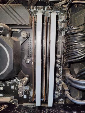 Crucial 16GB (2 x 8GB) DDR5 4800 (PC5 38400) Desktop Memory Crucial 16GB (2 x 8GB) DDR5 4800 (PC5 38400) Desktop Memory