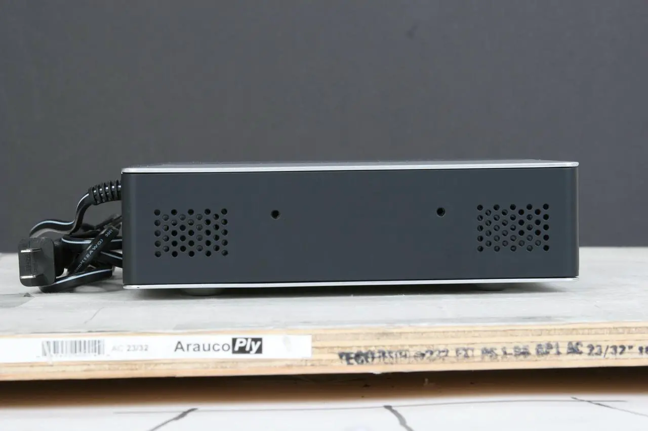 Hitachi UltraVision 32" 720p LCD HDTV - Newegg.com