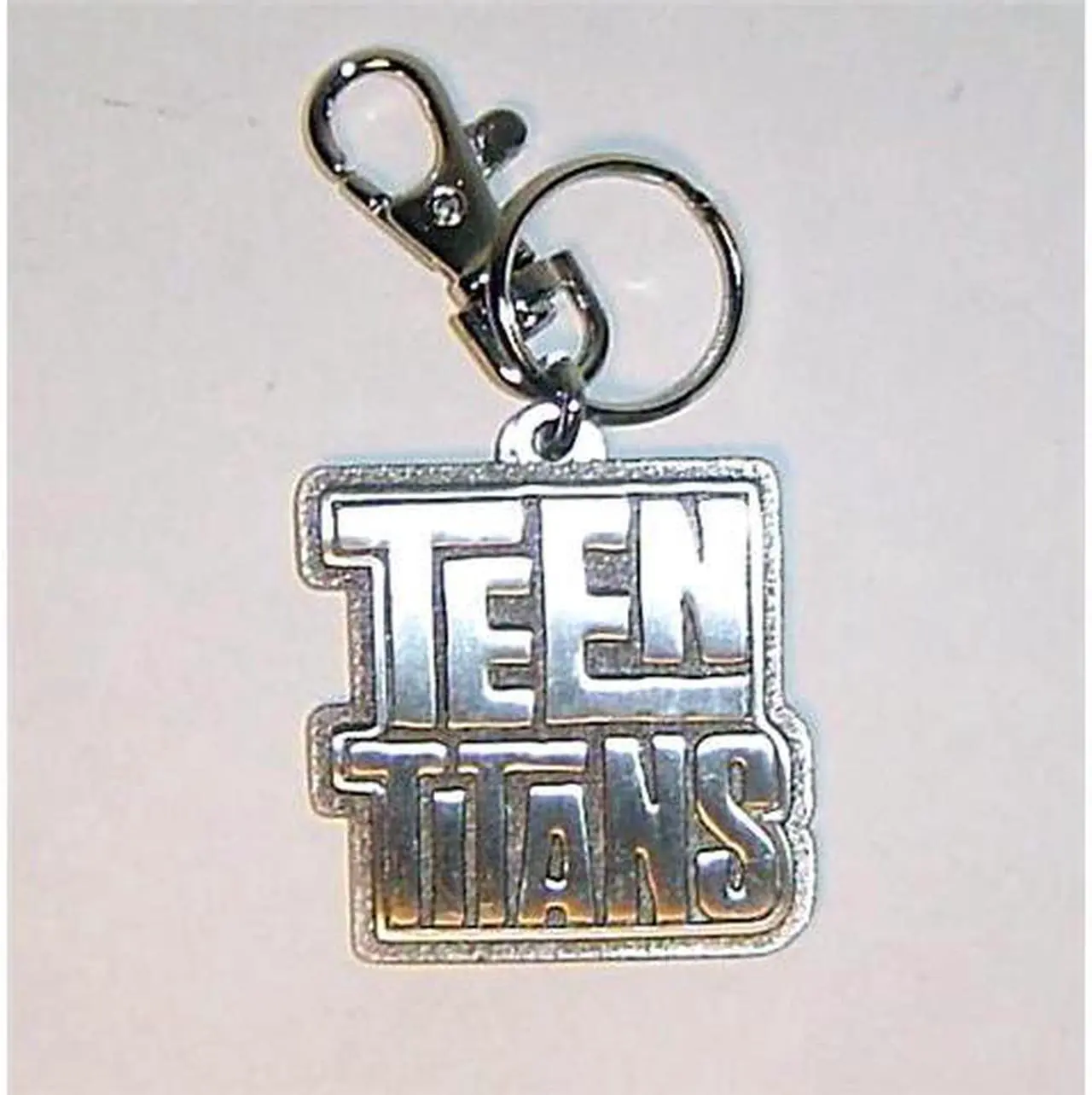 Teen Titans Logo Pewter Keychain - Newegg.com
