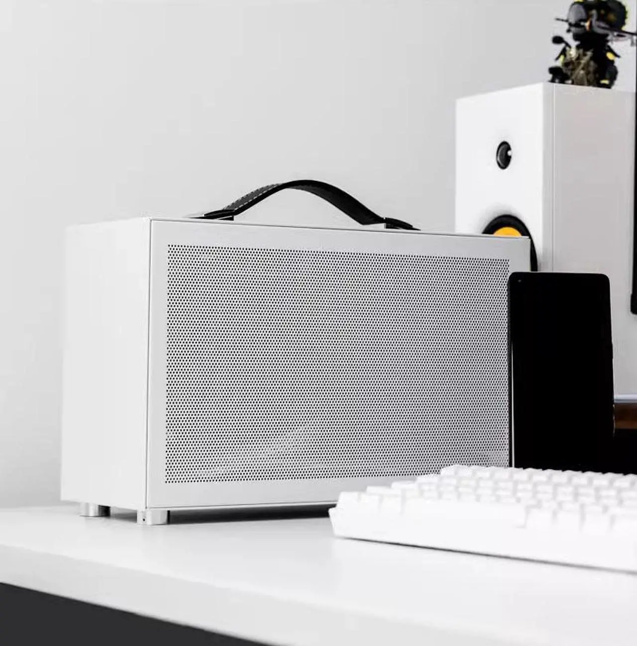 MINI-ITX White Mesh Computer Case, Customized Portable Mini PC 4060 8GB ...