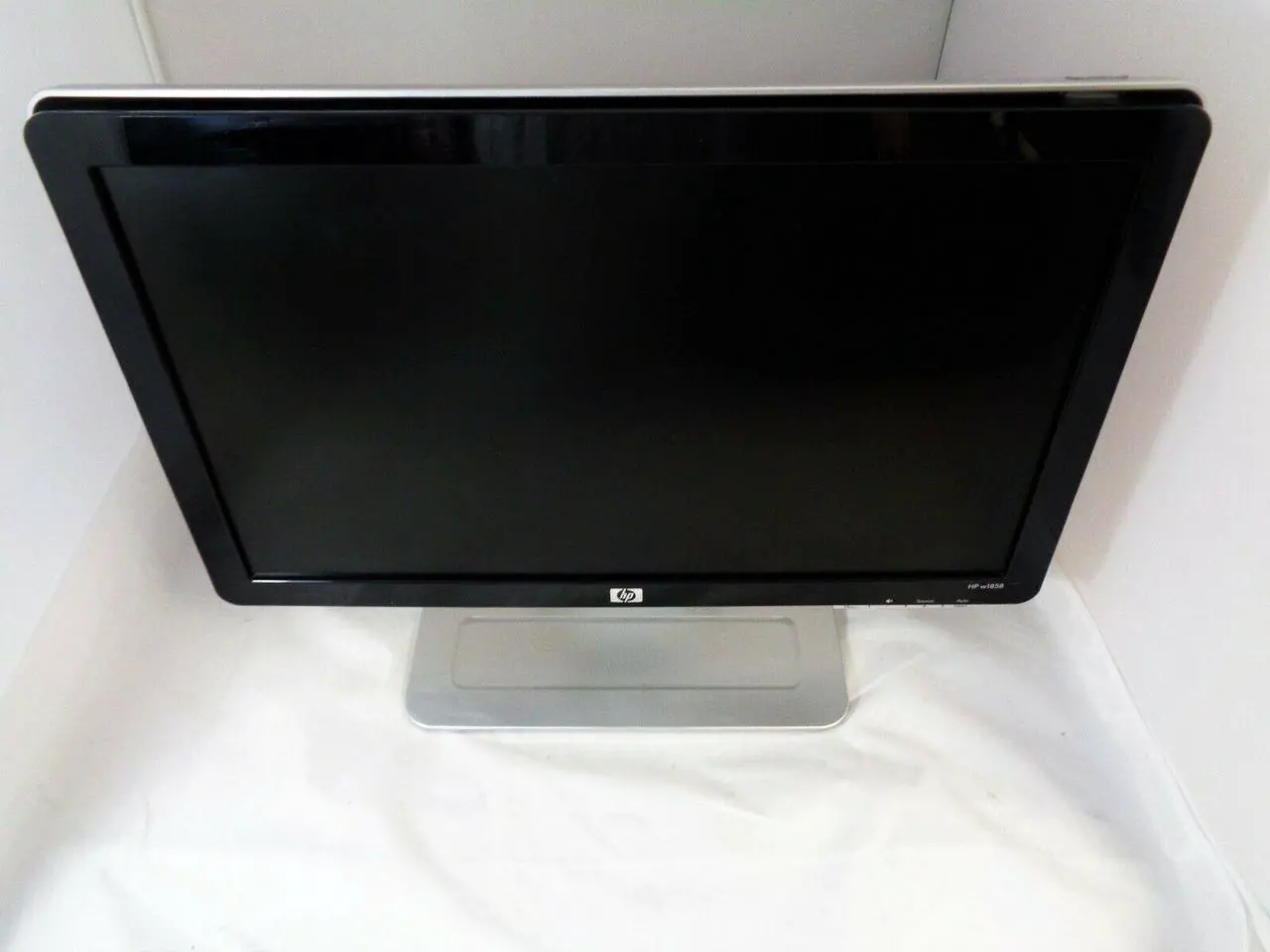 Refurbished: HP W1858 18" Black and Silver Widescreen LCD Monitor Good ...
