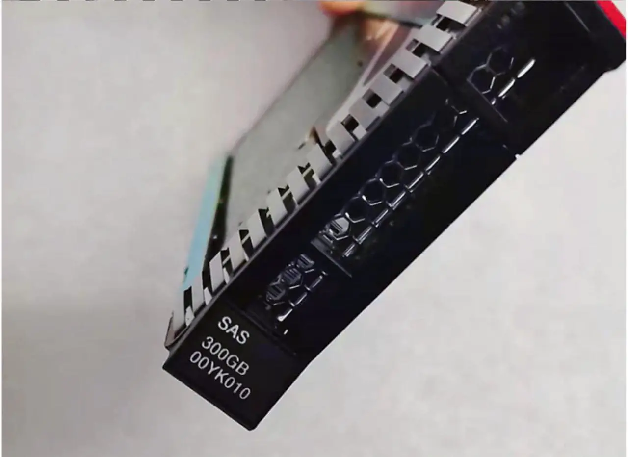 lenovo ThinkSystem 7XB7A00021 00YK010 300G 15K 2.5' SAS 12Gb SR hard ...