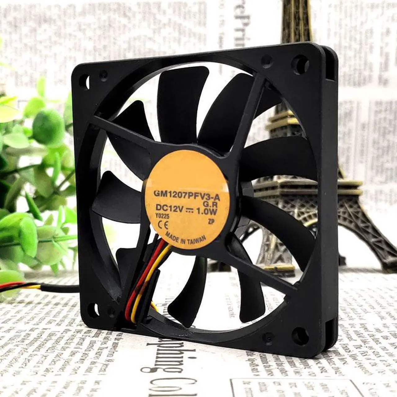 GM1207PFV3-A 12V 1.0W 7cm 7010 3-line ultra-thin man - Newegg.com