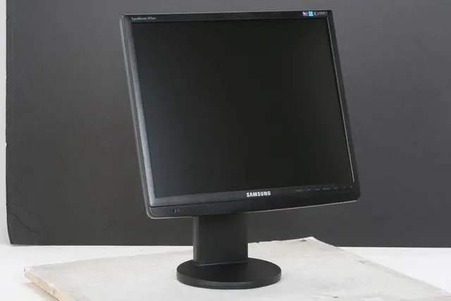SAMSUNG 943BM Black 19" 1280 x 1024 5ms Height&Pivot Adjustable LCD ...