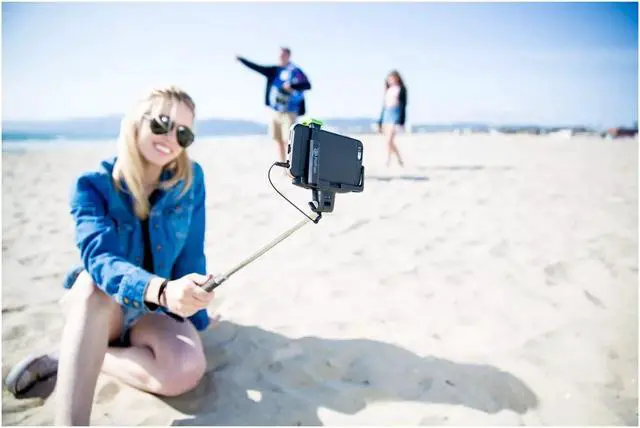 Retrak Etselfiew Selfie Stick With Wired Shutter - Newegg.com